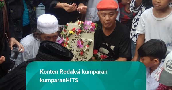 Isak Tangis Keluarga Iringi Prosesi Pemakaman Komedian Nur Tompel ...