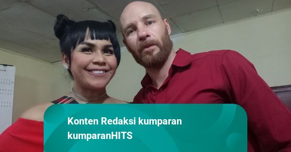 Suami Melaney Ricardo Mulai Fasih Berbahasa Indonesia | kumparan.com