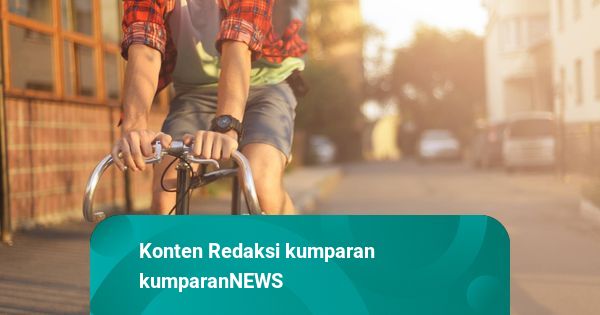 4 Pesepeda yang Nyelonong Masuk Tol Japek Diduga WNA | kumparan.com