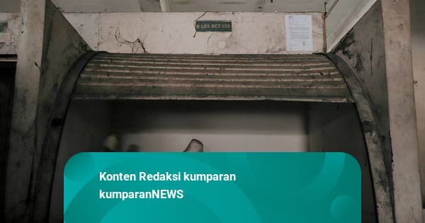 Foto: Jajaran Manekin Rusak di Blok G Pasar Tanah Abang yang ...