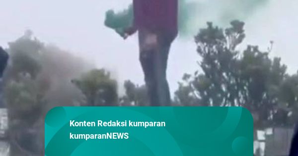 Viral Video Pendaki Nyalakan Bom Asap di Puncak Gunung Gede | kumparan.com