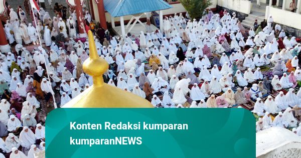 Foto: Jemaah Tarekat Syattariyah di Aceh Laksanakan Salat Id | kumparan.com