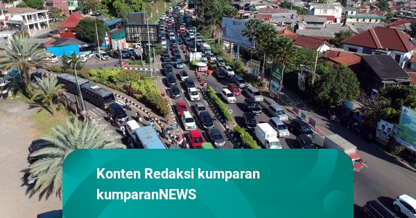 Foto: Macet Panjang di Jalur Puncak | kumparan.com