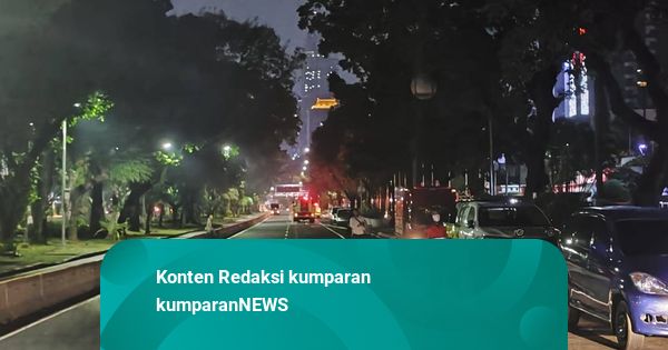 Jalan Merdeka Barat Ditutup Imbas Museum Gajah Terbakar | kumparan.com