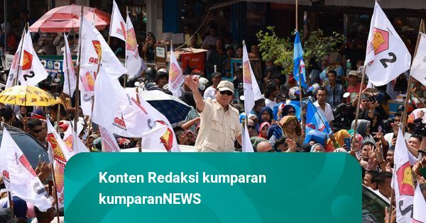 Prabowo Disambut Riuh Warga dan Pedagang Pasar Raya Padang | kumparan.com