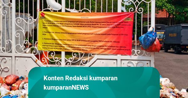 Pendemo Tumpuk Sampah di Kantor Bupati Sidoarjo, Satpol PP Tempuh Jalur ...