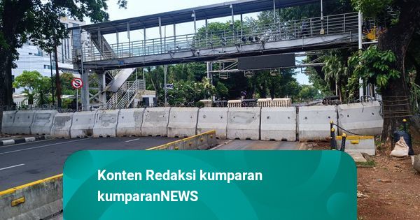Polisi Tutup Jalan Merdeka Barat Antisipasi Demo Jelang Pencoblosan ...