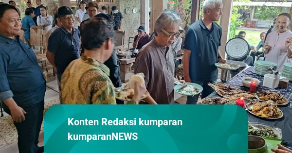 Ganjar-Mahfud Berkunjung ke Rumah Butet Kartaredjasa, Santap Ndaskilung ...