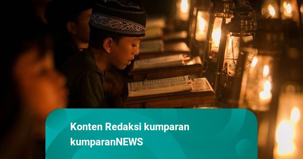 Foto: Tadarus Al-Quran Menyambut Lailatul Qadar | kumparan.com