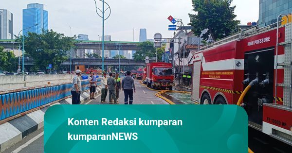 Imbas Kebakaran Maut di Ruko, Jalan Mampang Prapatan Arah Pejaten ...