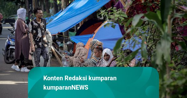 Kata Dirjen Imigrasi soal Pengungsi Bikin Tenda di Kuningan | kumparan.com