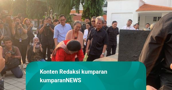 Megawati Hadiri Pameran Patung Dolorosa Sinaga: Taruh Bunga di Patung ...