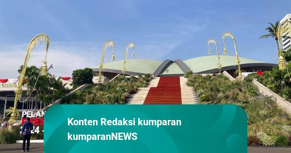 Janur Kuning Hiasi Kompleks Parlemen Senayan, Dasco: Ada Hajatan ...