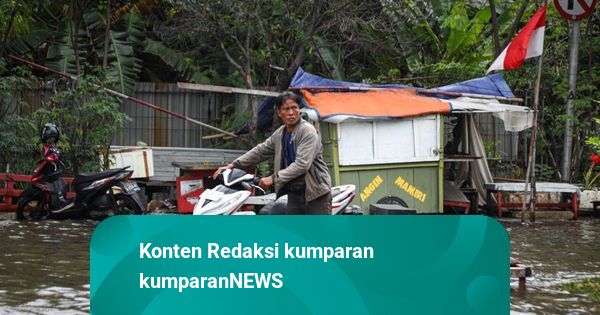 Foto: Motor Mogok Imbas Terabas Banjir Rob di Pluit | kumparan.com