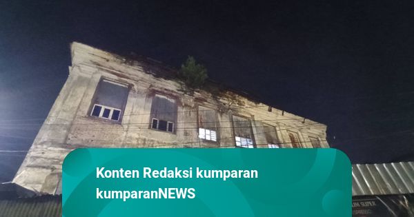 Melihat 'Gedung Setan' Surabaya yang Atapnya Roboh | kumparan.com