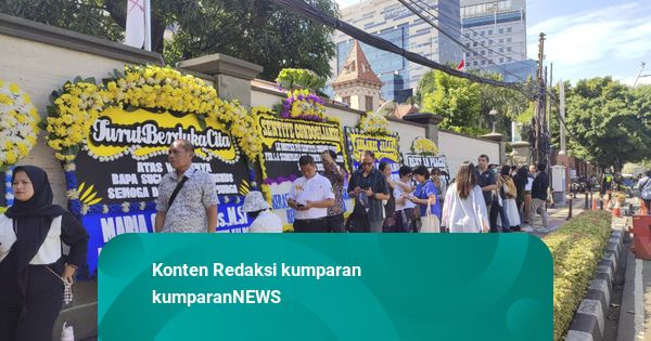 Warga Antre di Kedubes Vatikan, Ada Karangan Bunga dari Prabowo ...