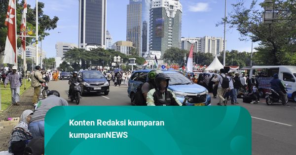 Massa Aksi Bela Palestina Bubar, Jalan Medan Merdeka Selatan Kembali ...