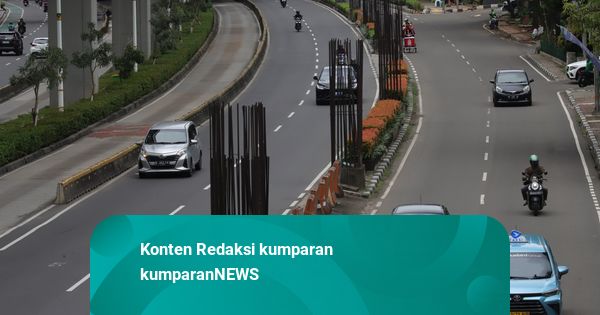 Foto: Deretan Tiang Monorel Mangkrak di Jalan Rasuna Said | kumparan.com