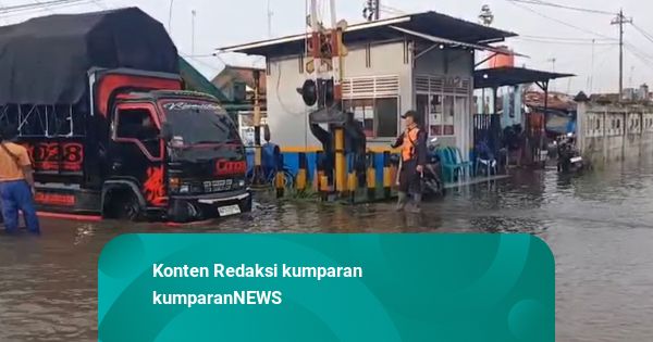 Banjir Landa Pekalongan, 4 Perjalanan Kereta Api Dibatalkan | kumparan.com