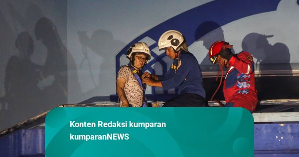 Cerita Saksi Kebakaran Gedung Metro Sport Semarang: Api Berkobar dari ...