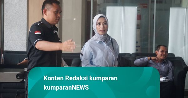 Foto: Gaya Terpidana Kasus Suap, Asty Winasti, saat Tiba di KPK ...