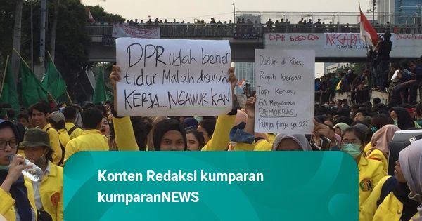 Poster-poster Mahasiswa di Demo DPR yang Mencuri Perhatian | kumparan.com