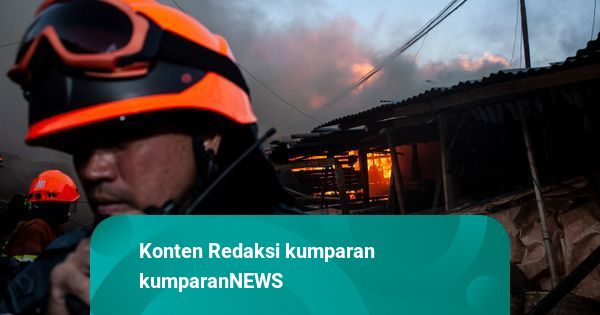 Kafe di Jalan Poltangan Raya Jaksel Terbakar, 9 Damkar Dikerahkan ...
