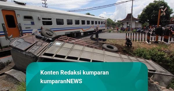 Truk Terobos Palang di Sumut, Tertabrak KA Putri Deli | kumparan.com