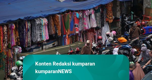 Sandi: PKL Jatinegara Diusulkan Berdagang di Jam Tertentu | kumparan.com