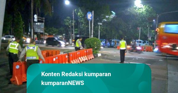 Jalan RM Harsono Ditutup Kawat Berduri | kumparan.com