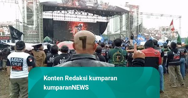 Foto: Aksi Pendukung Agus-Sylvi di GOR Sumantri | kumparan.com
