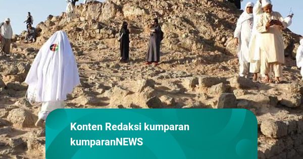 Wisata Sambil Mengenang Para Syuhada Uhud di Bukit Rumat | kumparan.com