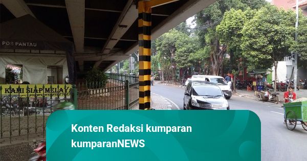 Tiang Portal Pengukur Kendaraan di Flyover Mampang Sempat Miring ...