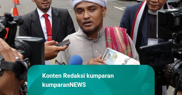 Si Pembawa Bendera Merah Putih Bertuliskan Syahadat Bukan dari FPI ...