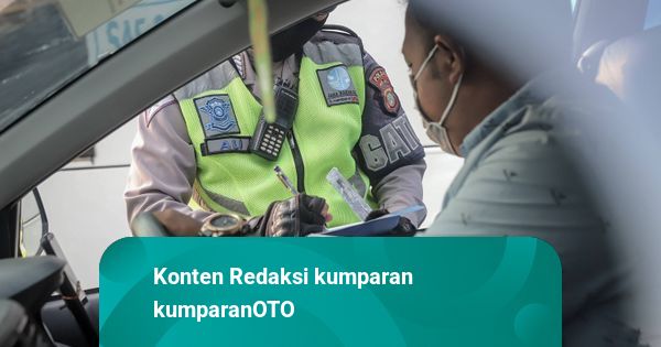 Dasar Hukum Pengemudi Harus Selalu Bawa STNK dan SIM | kumparan.com