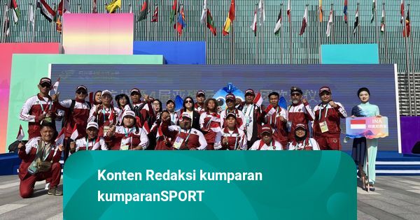 Tim RI Disambut di Asian Para Games, CdM Angela Beri Hadiah Wayang Bima ...