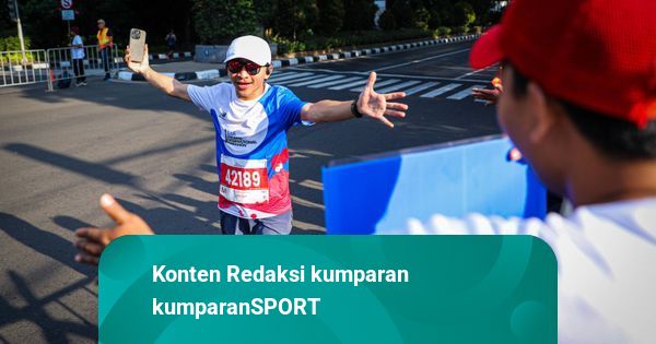 Foto: Aksi Peserta Berlari di Jakarta International Marathon 2024 ...