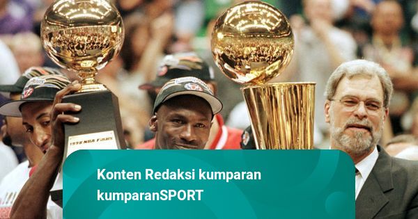 Triangle Offense Phil Jackson yang Melambungkan Michael Jordan dan ...