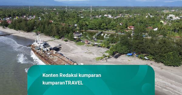 Foto: Melihat Kondisi KRI Teluk Bone 511 di Sumatera Barat | kumparan.com