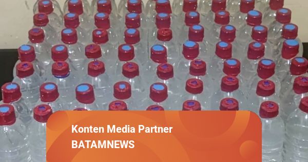 Ratusan Botol Arak Putih Asli Kalimantan Gagal Beredar di Tambelan ...