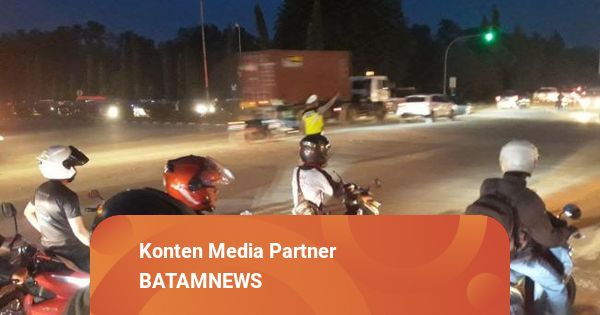 Warga Keluhkan Debu Proyek Simpang Kabil | kumparan.com