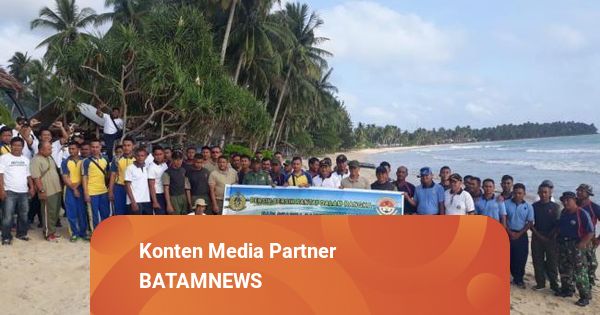 Peringati Hari Dharma Samudera, Lanal Ranai Bersih-bersih Pantai ...