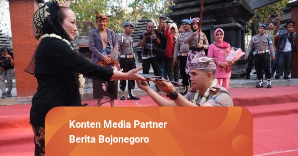 Polres Bojonegoro Gelar Tradisi Bhayangkara di Khayangan Api | kumparan.com