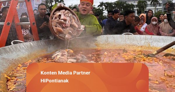 Chef Bobon Santoso dan Tim Penggerakan PKK Kalbar Masak 100 Kg Ikan ...