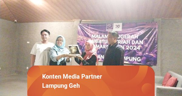 Anggota FJPI Lampung Raih Penghargaan Saidatul Fitriah 2024 | kumparan.com