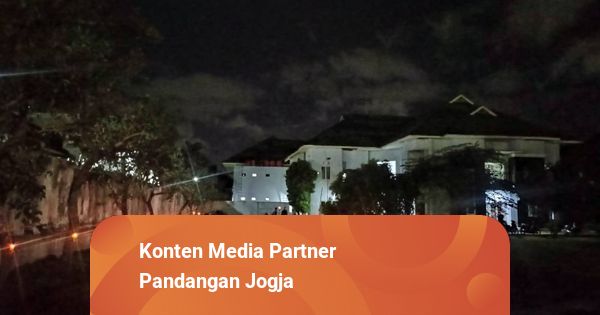 Api Colok Menuntun Arwah Keluarga ke Rumah saat Malam Takbiran Tiba di ...