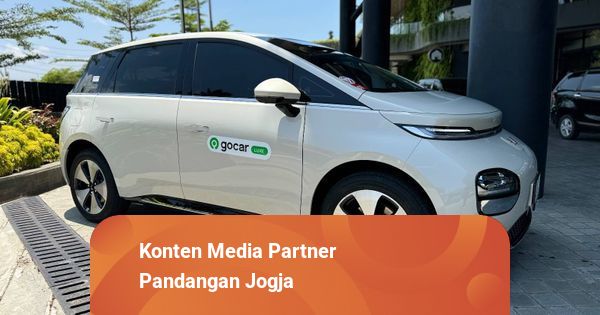 Gojek Luncurkan Layanan Mobil Listrik Pertama di Bandara YIA | kumparan.com
