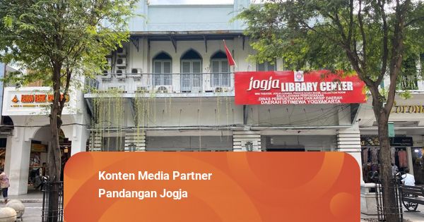 Atap Bocor, Ratusan Buku & Koran Lama di Jogja Library Center Malioboro ...