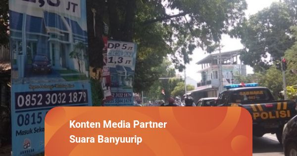 Soroti Banner Iklan Kedaluarsa Masih Terpasang di Tuban | kumparan.com