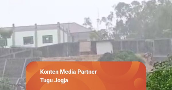 Talud Setinggi 10 Meter di Gunungkidul Longsor, 8 Rumah Terisolasi ...
